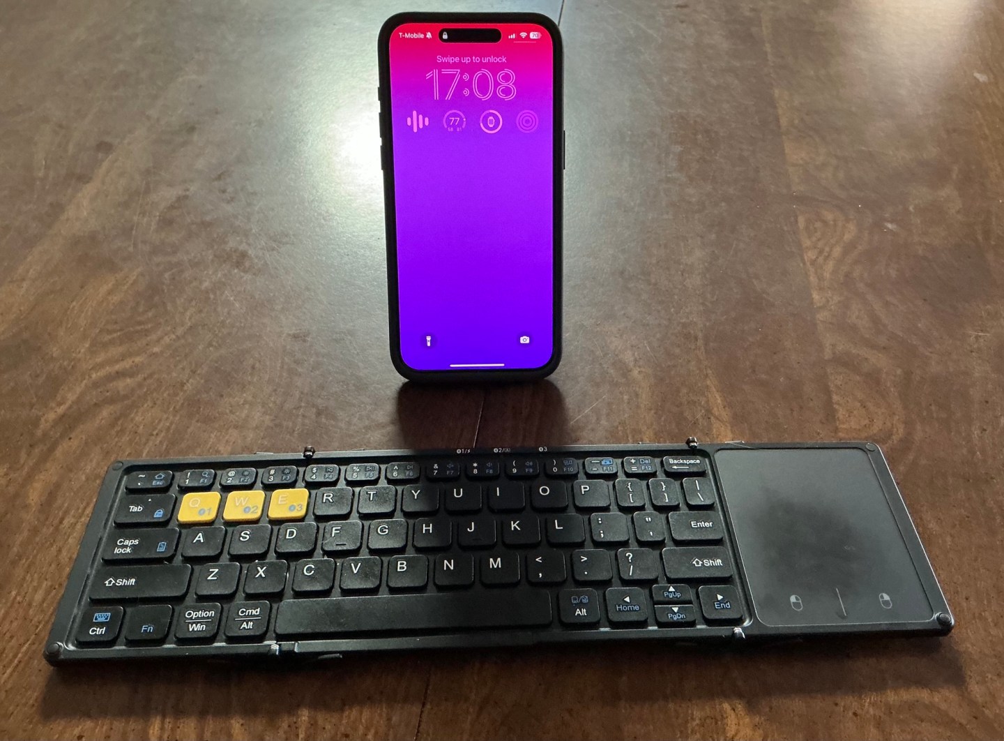 iPad mini (A17 Pro) and Artciety Folding Keyboard with Touchpad – tow.com